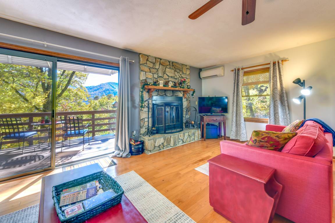122 M² House ∙ 2 Bedrooms ∙ 8 Guests - Maggie Valley, NC