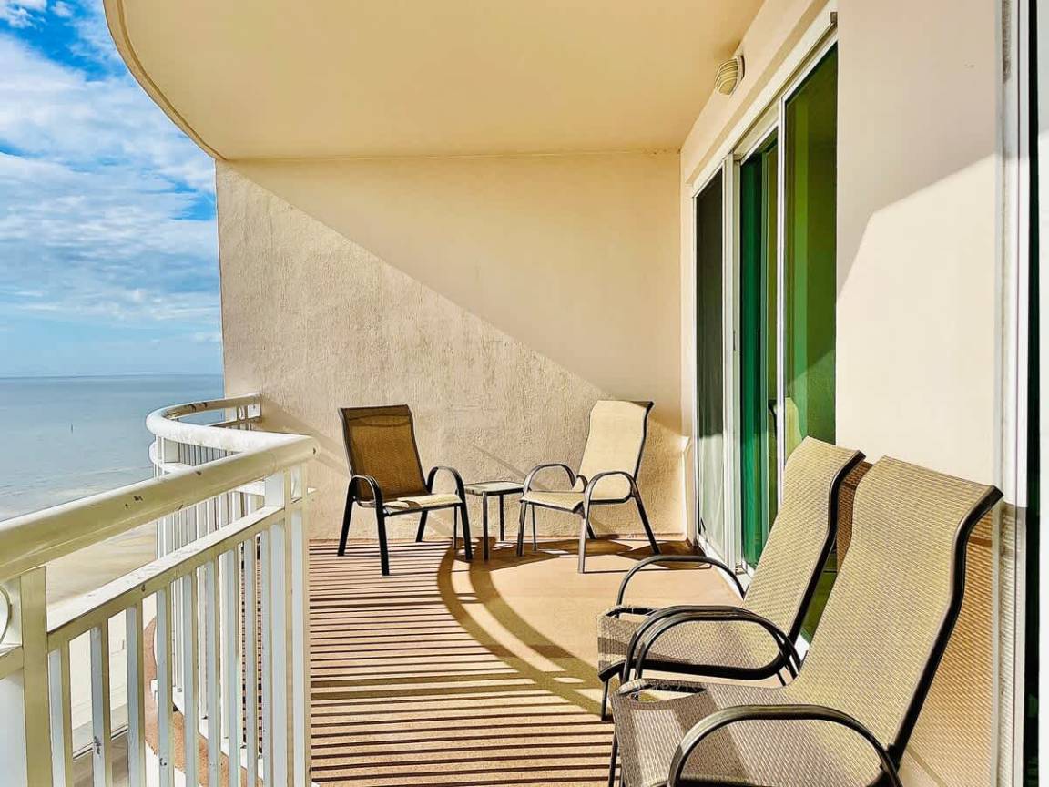 Apartment ∙ 2 Bedrooms ∙ 6 Guests - Biloxi, MS