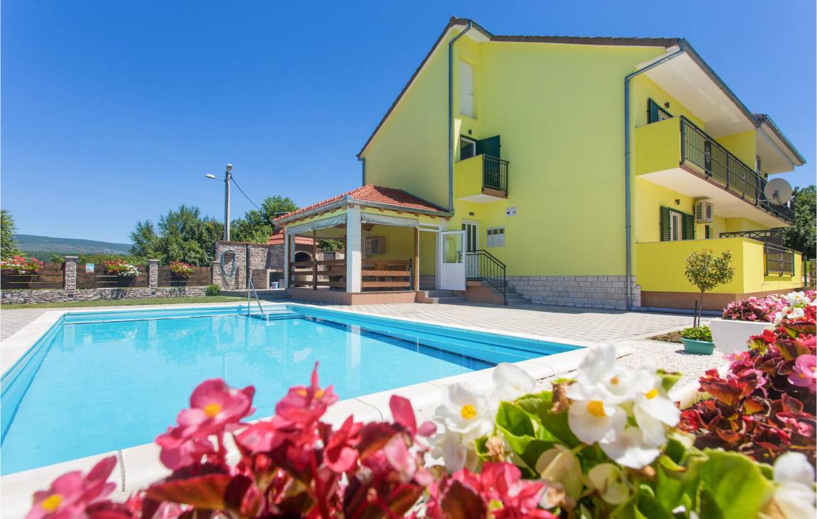 160 M² Dúplex ∙ 4 Habitaciones ∙ 8 Huéspedes - Sinj
