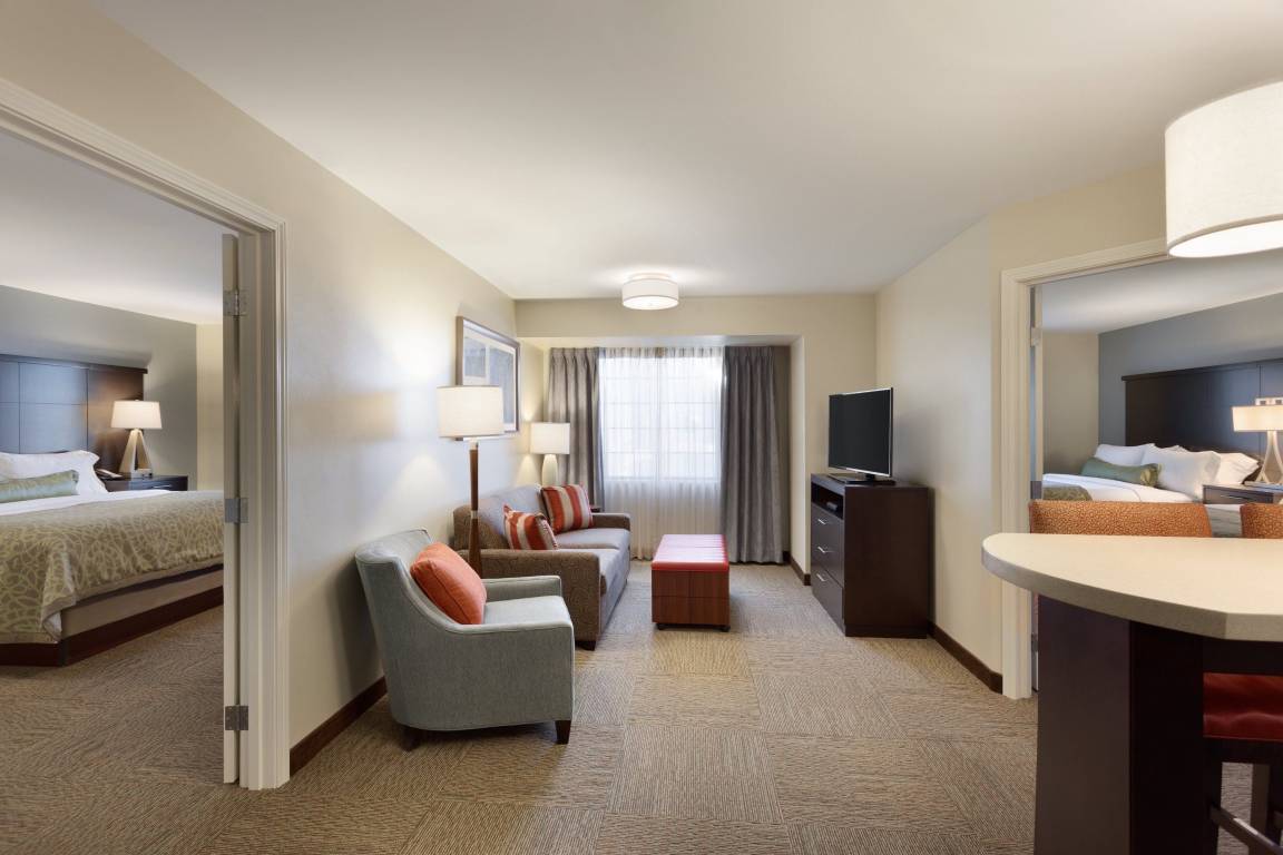 Condo ∙ 2 Bedrooms ∙ 6 Guests - Midland, TX