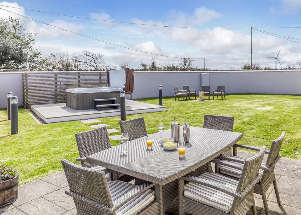 Cottage ∙ 6 Bedrooms ∙ 12 Guests - Mawgan Porth