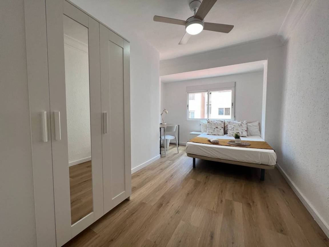 75 M² Private Room ∙ 1 Bedroom ∙ 4 Guests - Valencia
