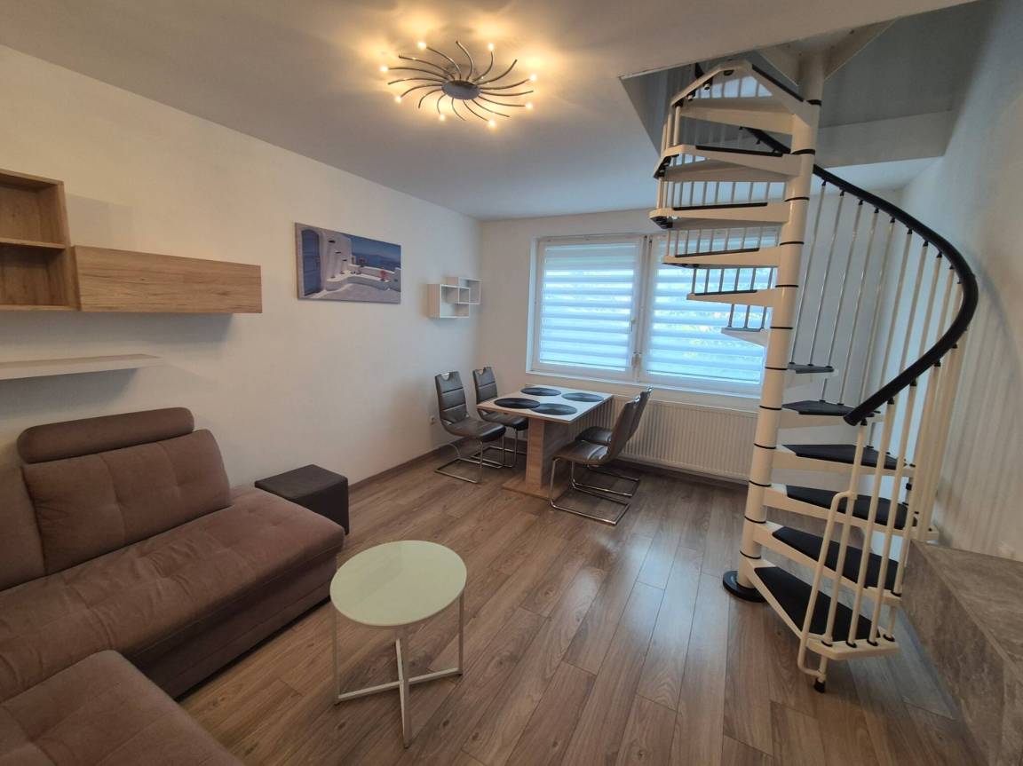 70 M² Ferienwohnung ∙ 2 Schlafzimmer ∙ 2 Gäste - Kecskemét