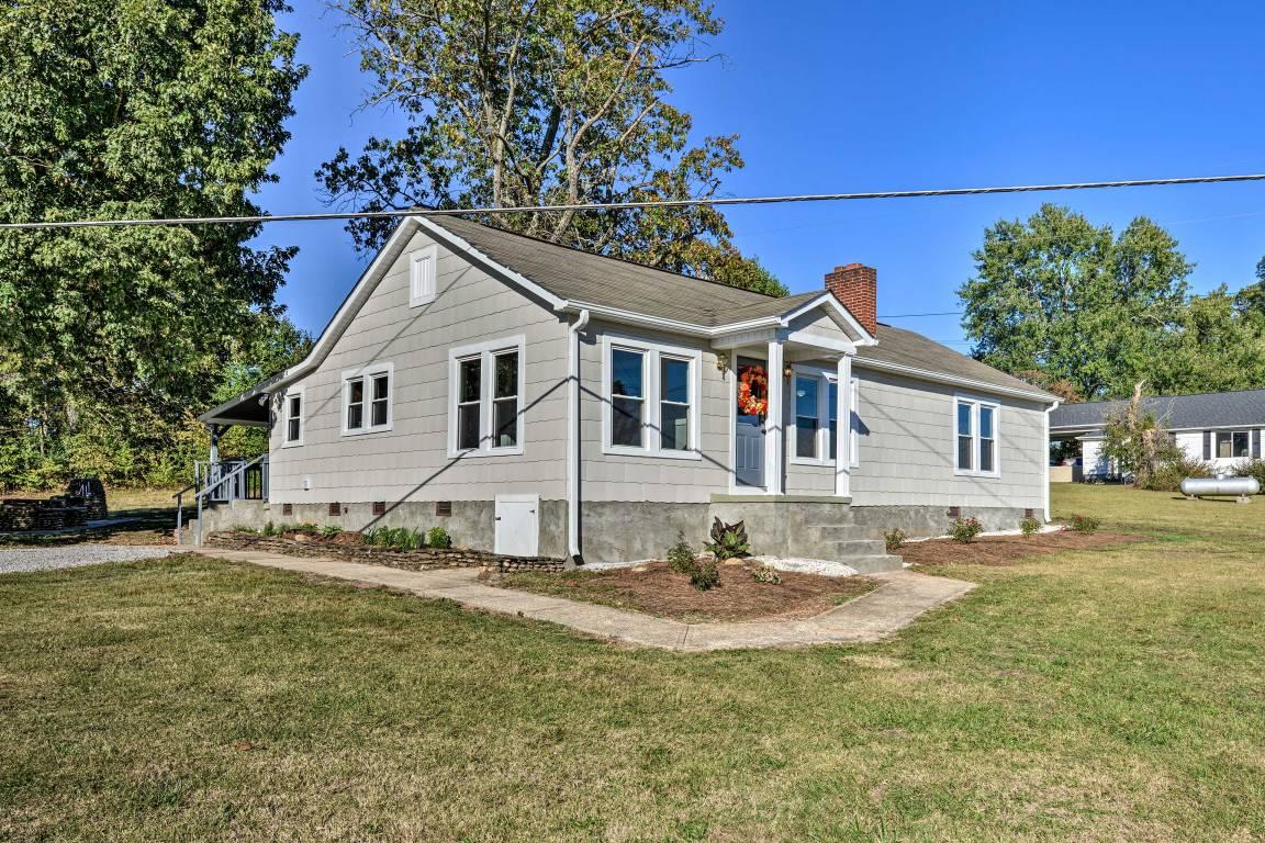 98 M² House ∙ 3 Bedrooms ∙ 5 Guests - Lake Hickory, NC