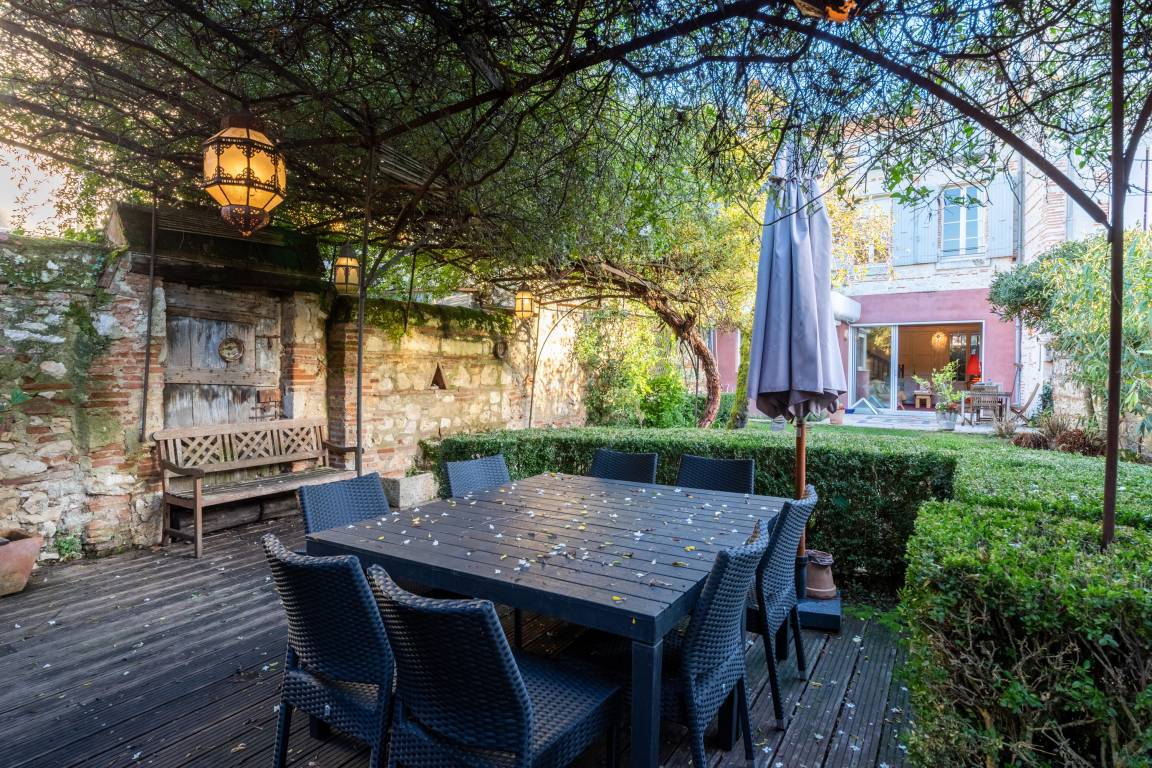 200 M² House ∙ 5 Bedrooms ∙ 12 Guests - Agen