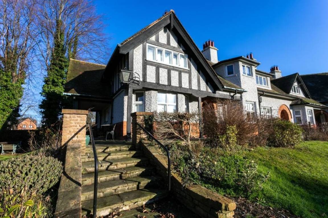 93 M² Huis ∙ 2 Slaapkamers ∙ 4 Gasten - Nottingham