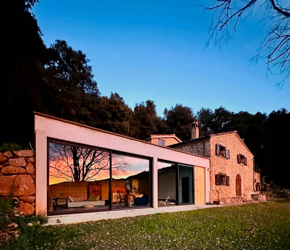 105 M² Talo ∙ 2 Makuuhuonetta ∙ 4 Vierasta - Olot