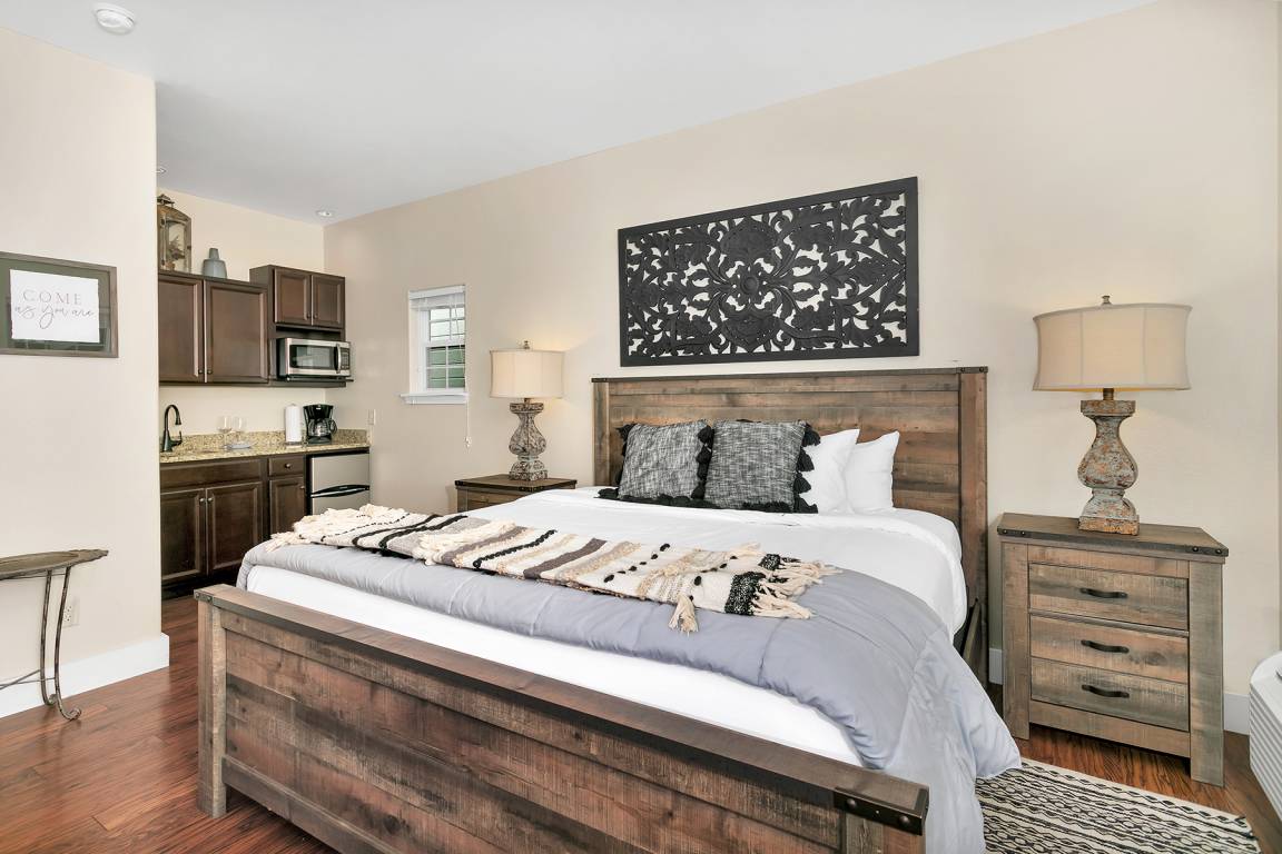 Bungalow ∙ 1 Bedroom ∙ 2 Guests - Fredericksburg, TX