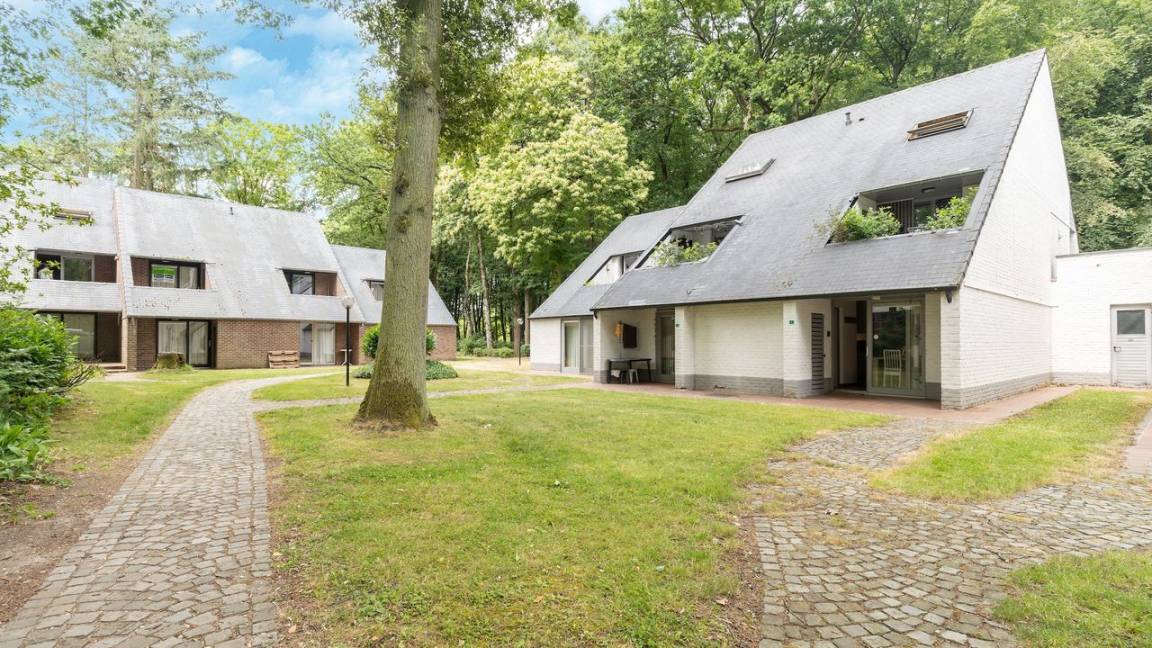 80 M² Apartment ∙ 2 Bedrooms ∙ 4 Guests - Genk