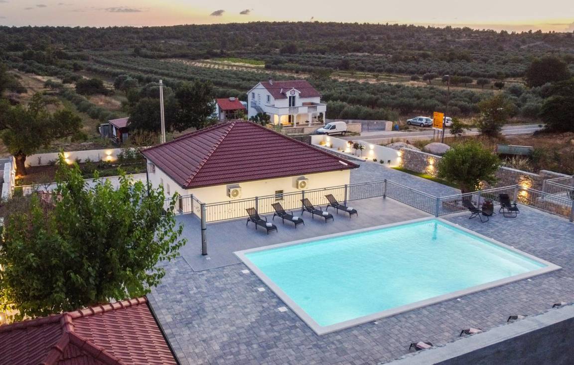 120 M² Casa ∙ 4 Habitaciones ∙ 8 Huéspedes - Skradin