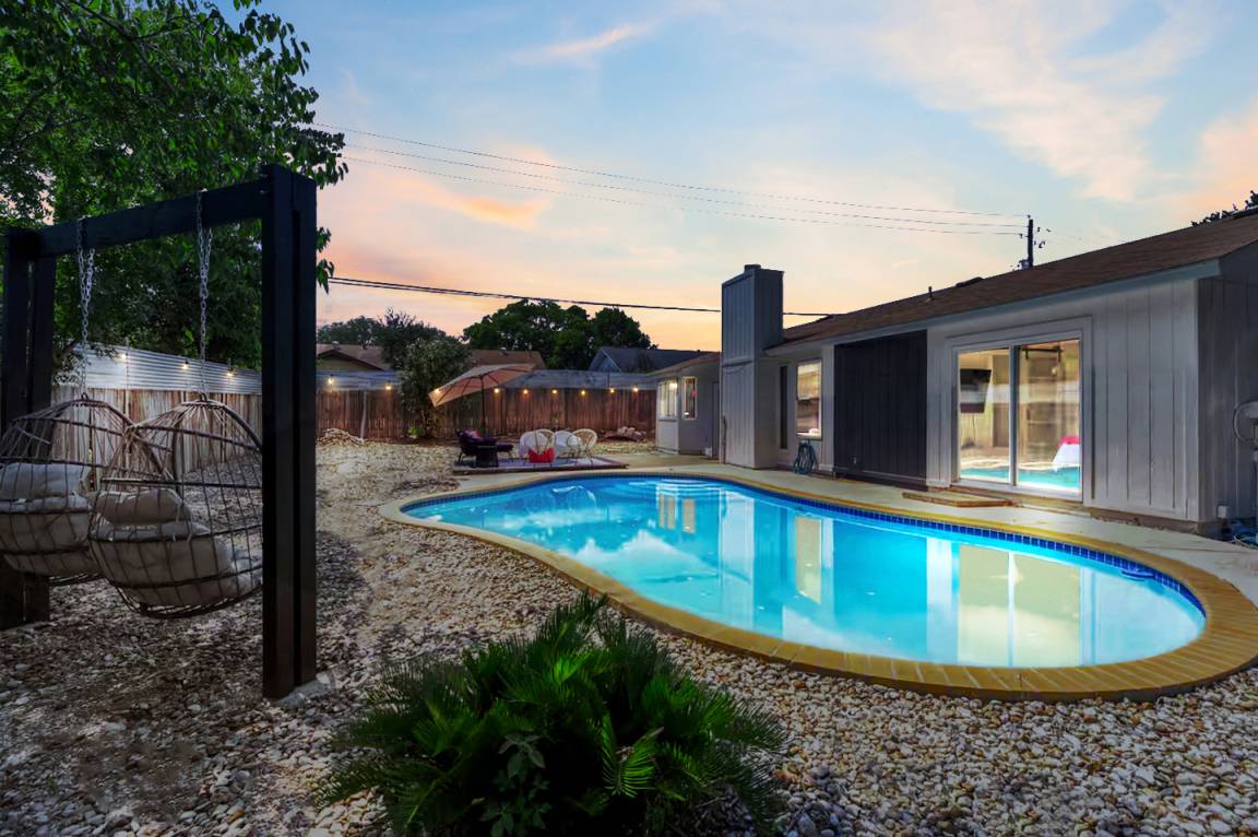 House ∙ 4 Bedrooms ∙ 12 Guests - Cedar Park, TX