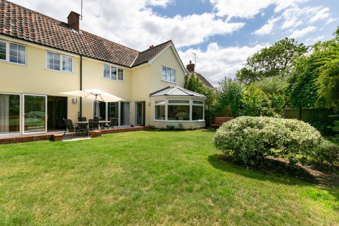 Cottage ∙ 4 Bedrooms ∙ 7 Guests - Framlingham