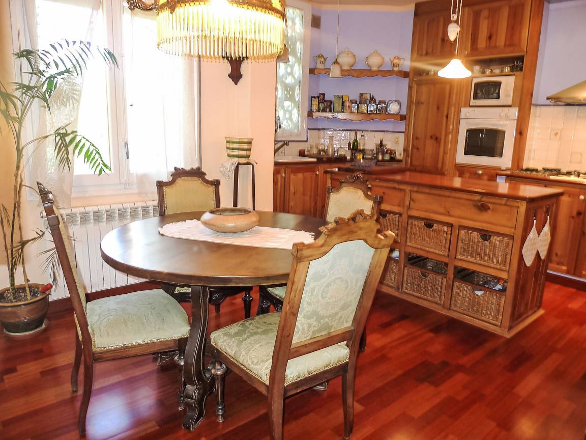 90 M² Apartamento ∙ 2 Habitaciones ∙ 4 Huéspedes - Olot