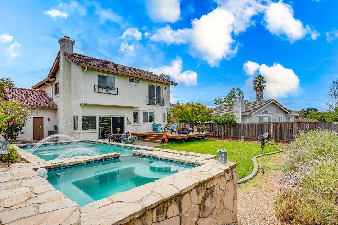 182 M² House ∙ 3 Bedrooms ∙ 6 Guests - Vallejo, CA