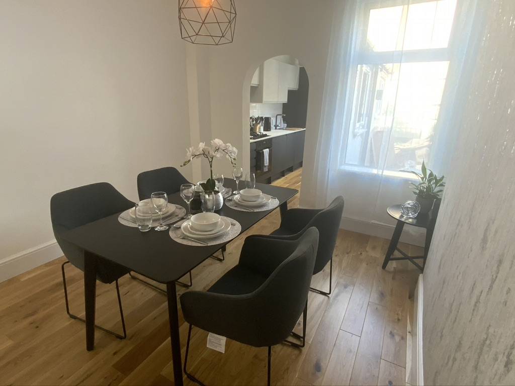 House ∙ 2 Bedrooms ∙ 4 Guests - Lincoln
