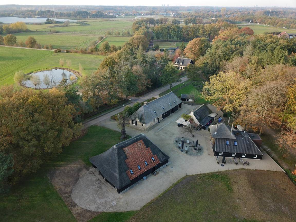 320 M² House ∙ 10 Bedrooms ∙ 24 Guests - Breda