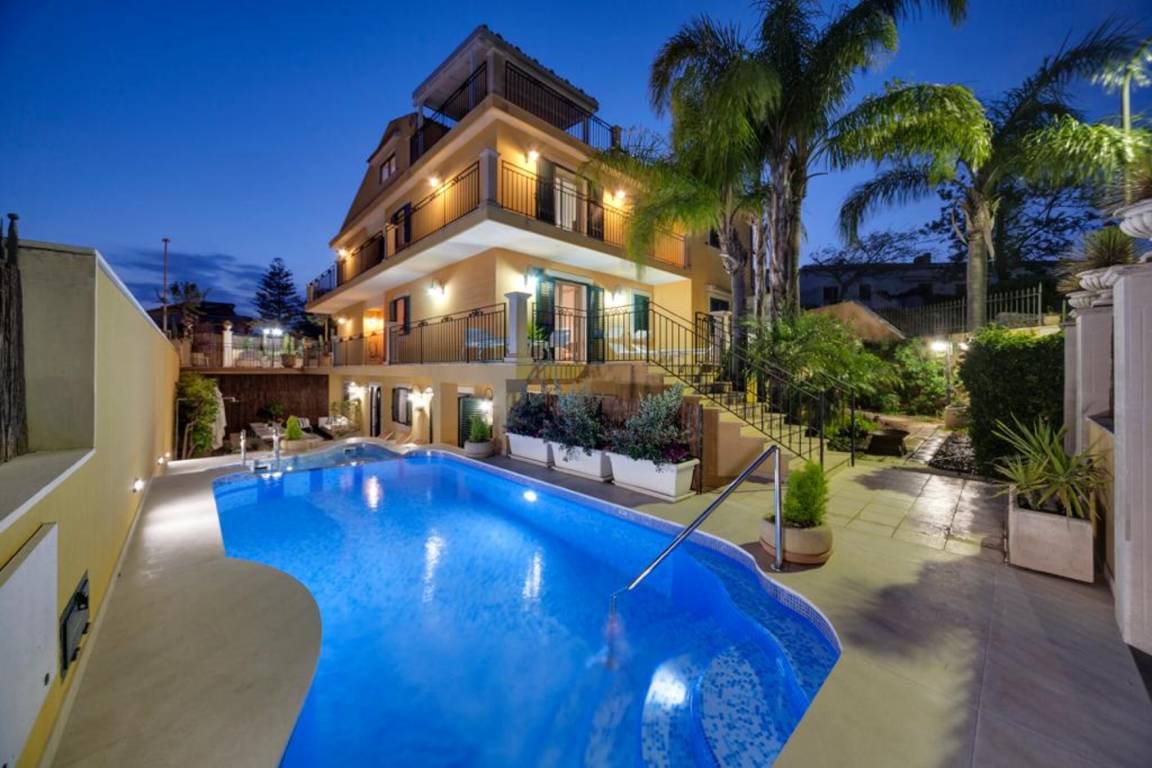 500 M² Villa ∙ 7 Bedrooms ∙ 22 Guests - Marina di Ragusa
