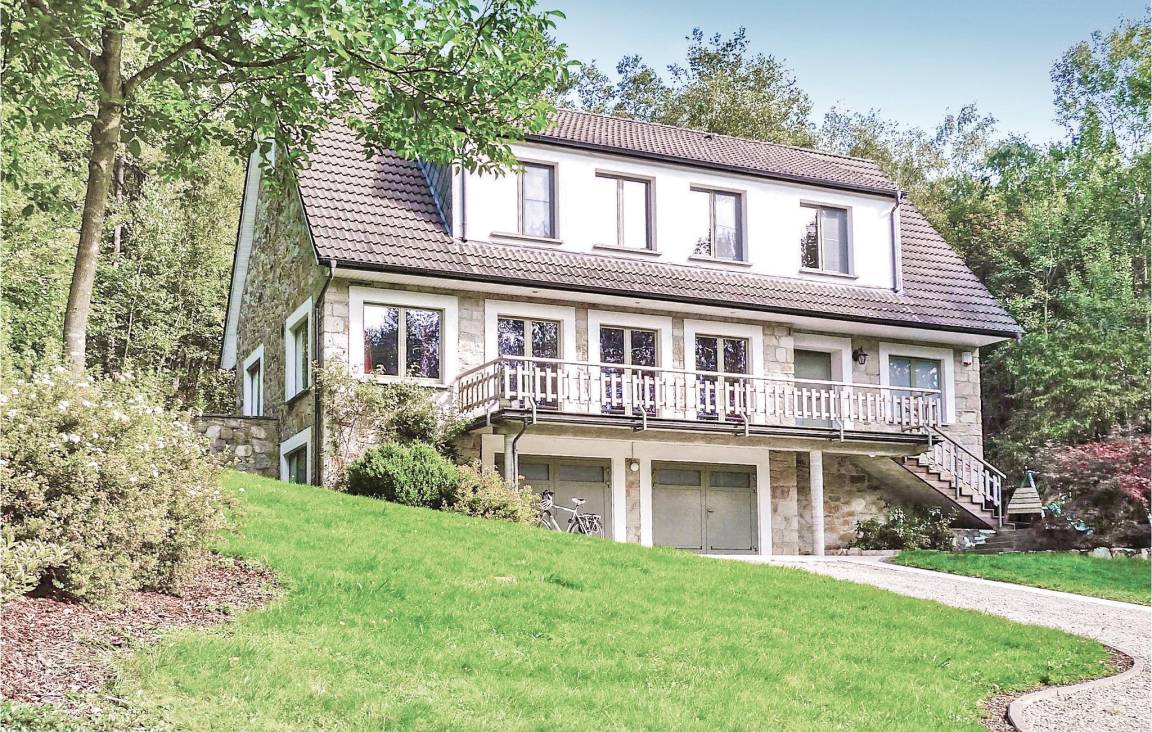 250 M² Maison De Vacances ∙ 6 Chambres ∙ 13 Personnes - Malmedy