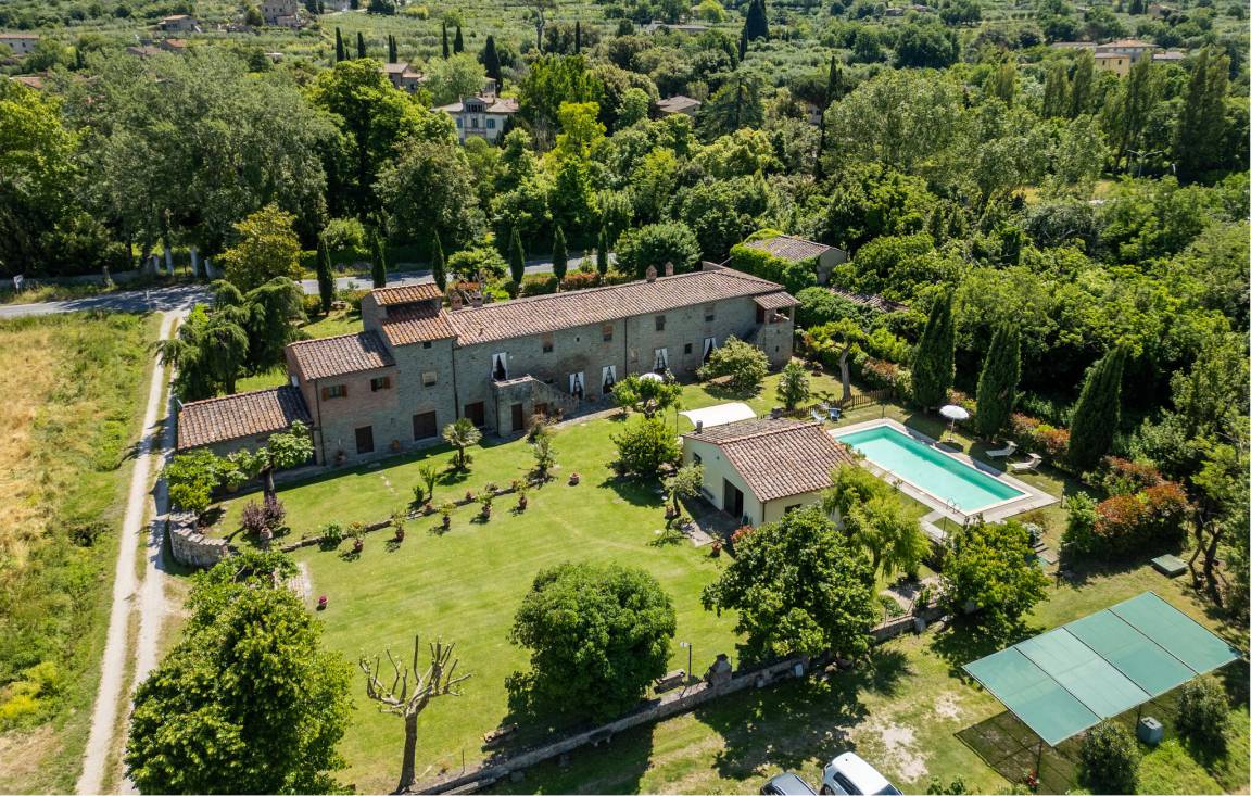 1200 M² House ∙ 8 Bedrooms ∙ 16 Guests - Cortona