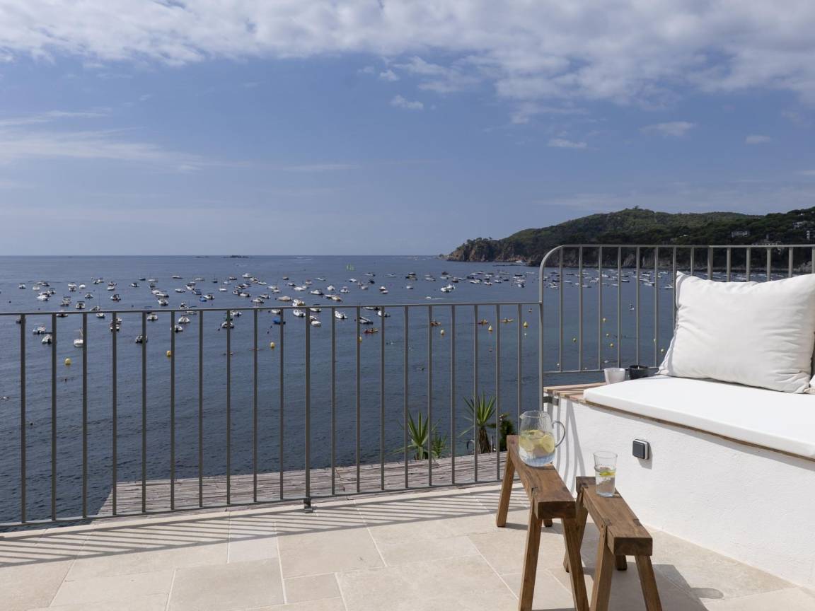 120 M² Villa ∙ 4 Bedrooms ∙ 8 Guests - Tamariu