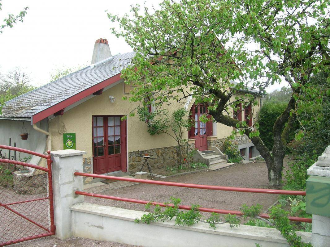 85 M² Gîte ∙ 2 Bedrooms ∙ 5 Guests - Auvergne