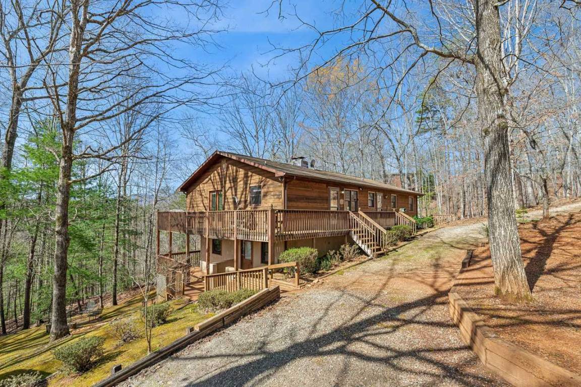 House ∙ 3 Bedrooms ∙ 6 Guests - Lake Lure, NC