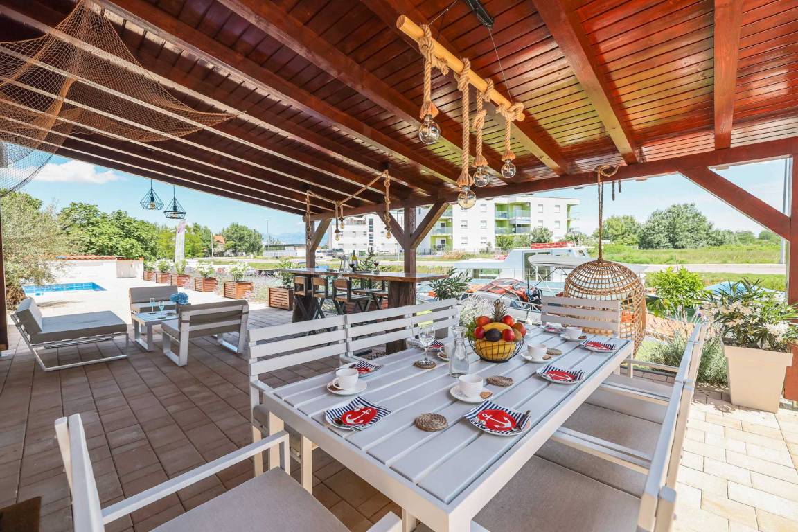 136 M² Villa Vacanza ∙ 4 Camere Da Letto ∙ 8 Ospiti - Nona