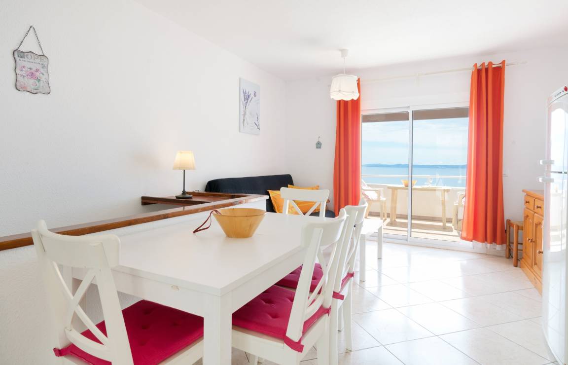 65 M² Villa ∙ 2 Bedrooms ∙ 4 Guests - Roses