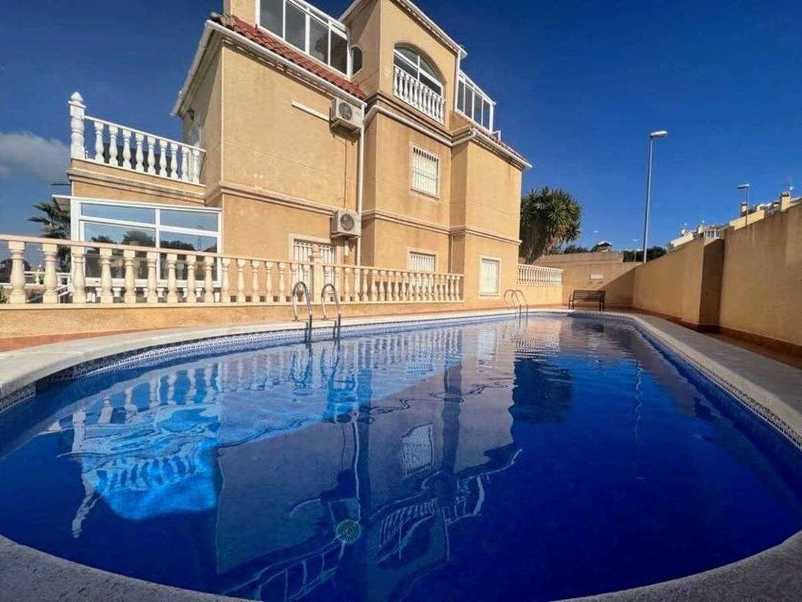 113 M² Villa ∙ 3 Bedrooms ∙ 6 Guests - Cabo Roig
