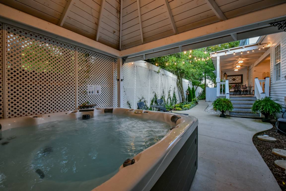 Hotel ∙ 1 Bedroom ∙ 3 Guests - Tuscaloosa, AL