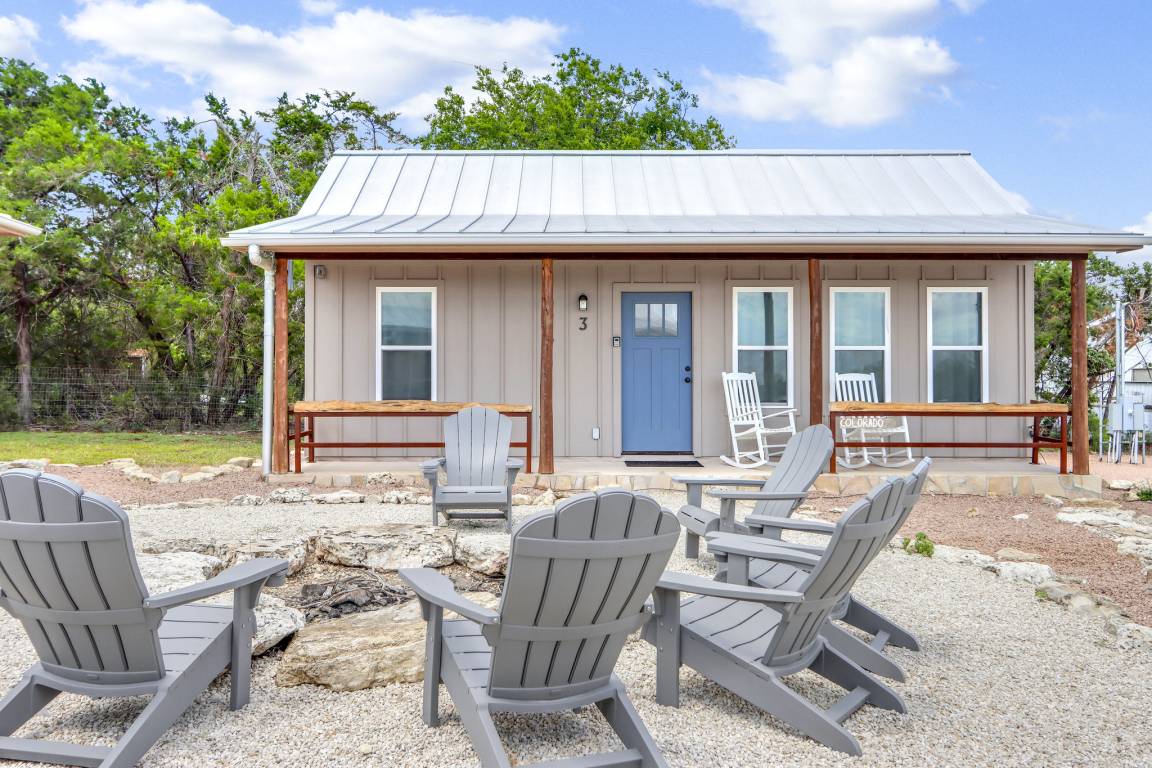 57 M² Cabin ∙ 2 Bedrooms ∙ 5 Guests - Driftwood, TX
