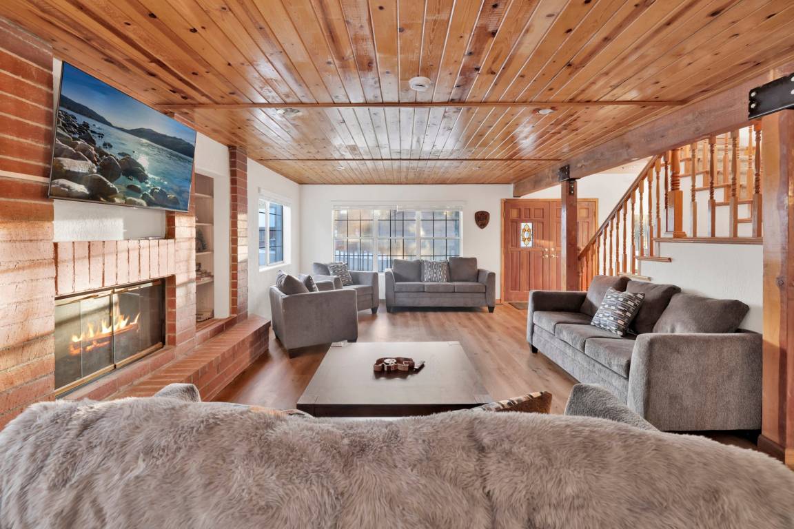 199 M² Cabin ∙ 4 Bedrooms ∙ 10 Guests - Big Bear, CA