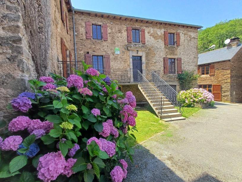 180 M² Gîte ∙ 4 Chambres ∙ 12 Personnes - Saint-Sernin-sur-Rance