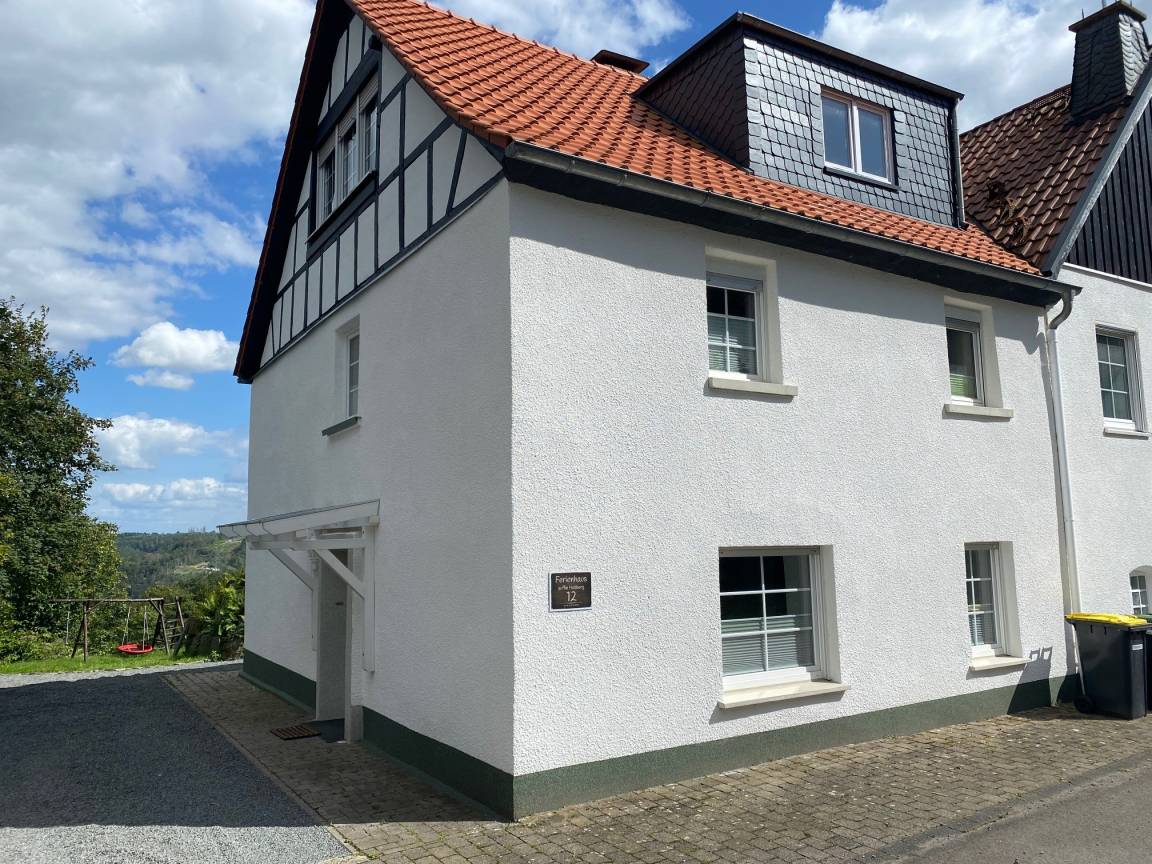 108 M² Ferienhaus ∙ 2 Schlafzimmer ∙ 4 Gäste - Olpe
