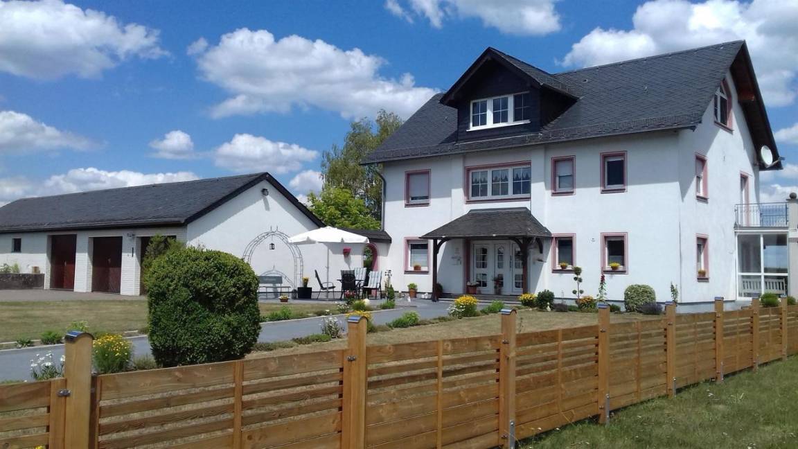 85 M² Ferienwohnung ∙ 1 Schlafzimmer ∙ 2 Gäste - Mörsdorf