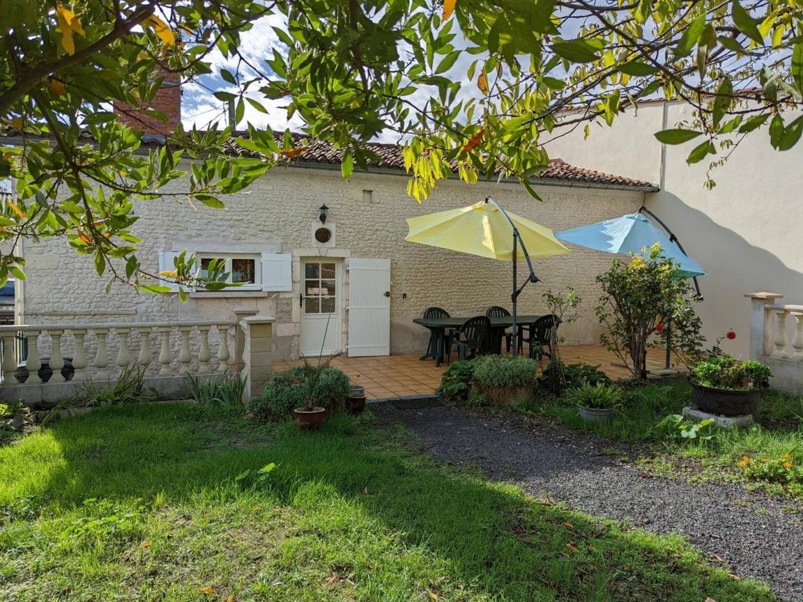 118 M² Cottage ∙ 4 Bedrooms ∙ 8 Guests - Charente