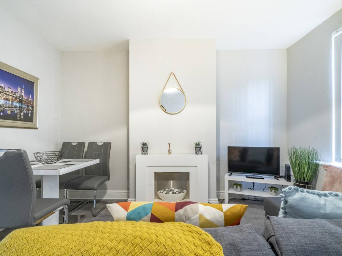 93 M² Huis ∙ 2 Slaapkamers ∙ 4 Gasten - Belfast