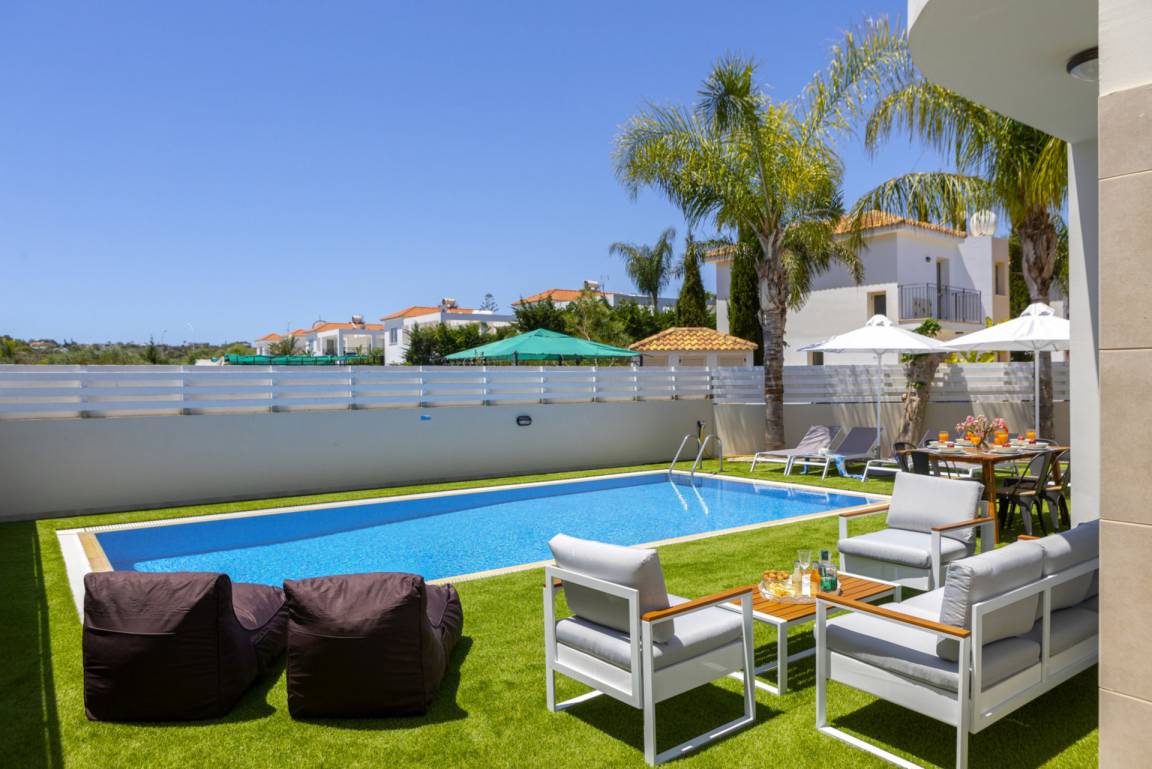 180 M² Villa ∙ 4 Bedrooms ∙ 10 Guests - Protaras