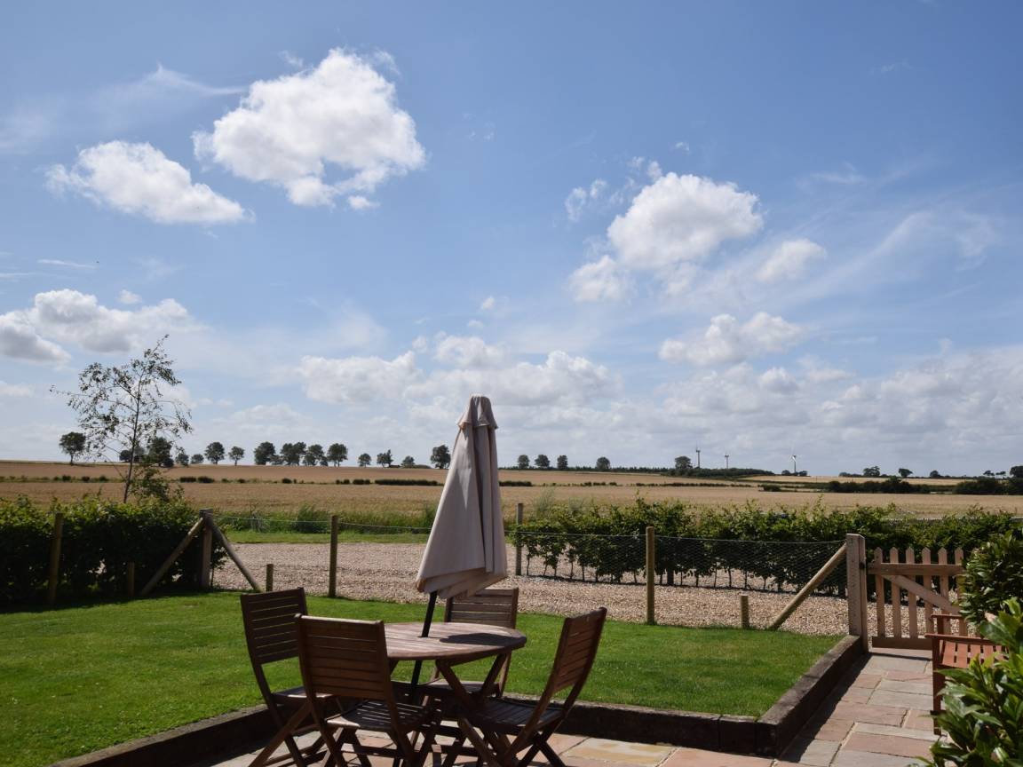 Cottage ∙ 2 Bedrooms ∙ 4 Guests - Winterton-on-Sea