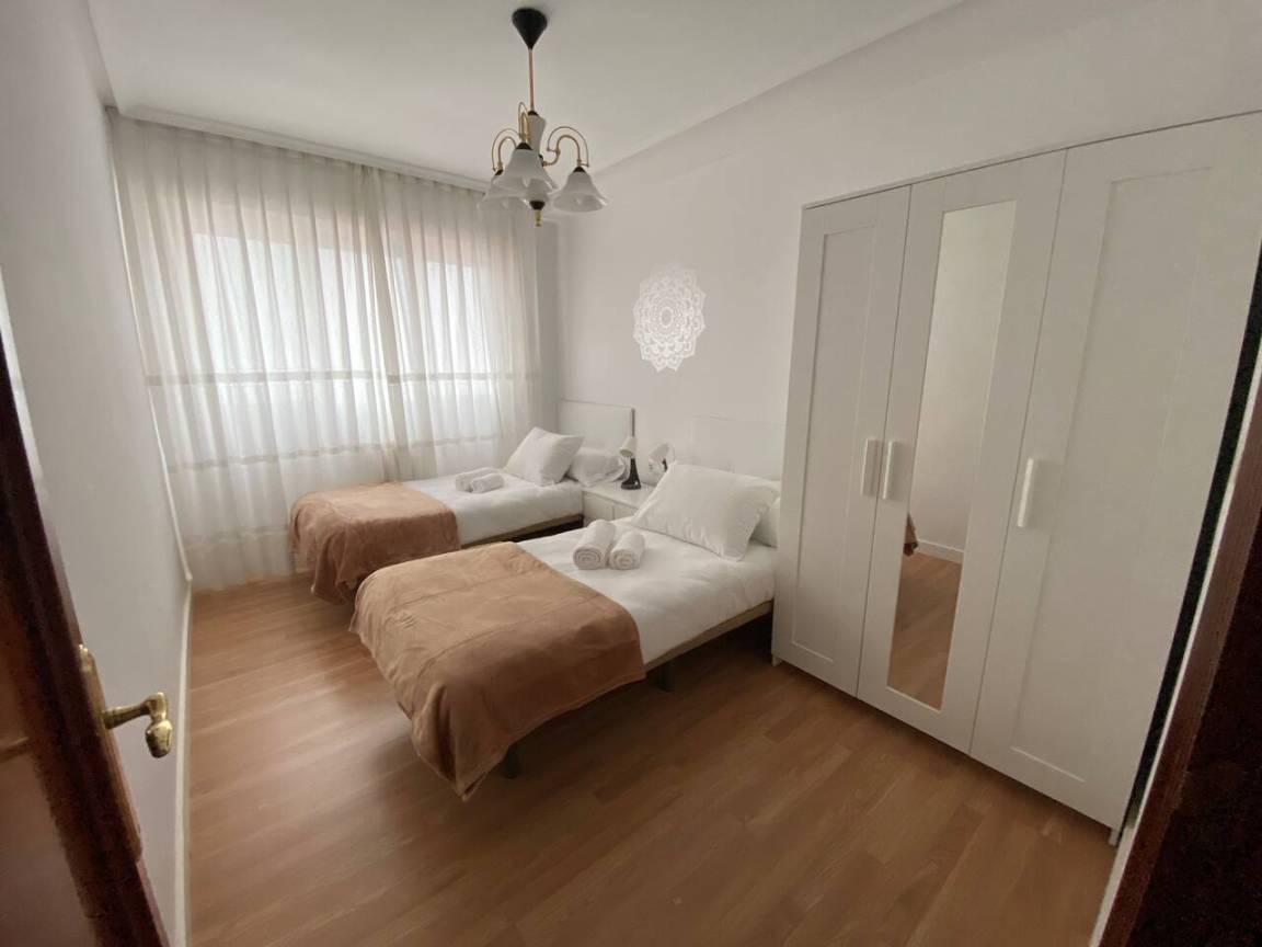 91 M² Apartamento ∙ 3 Habitaciones ∙ 4 Huéspedes - Gijón