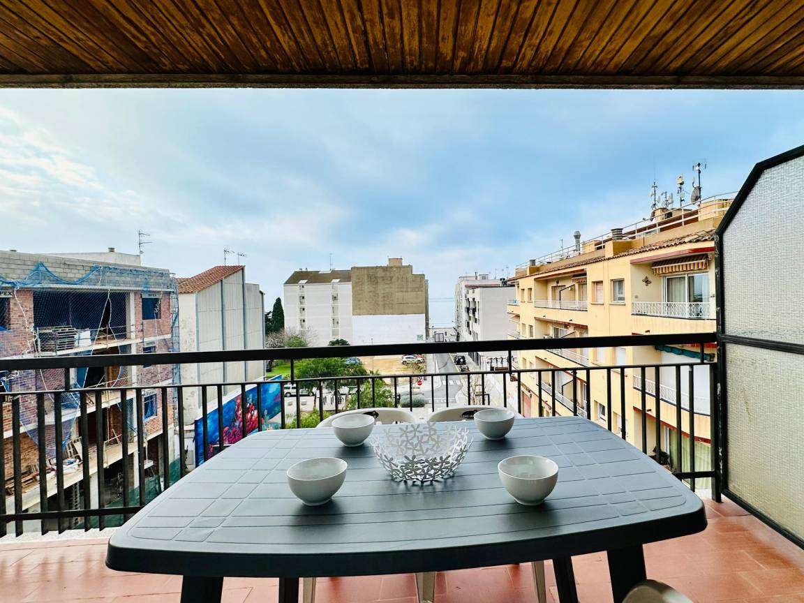 80 M² Apartamento ∙ 3 Habitaciones ∙ 6 Huéspedes - Cadaqués