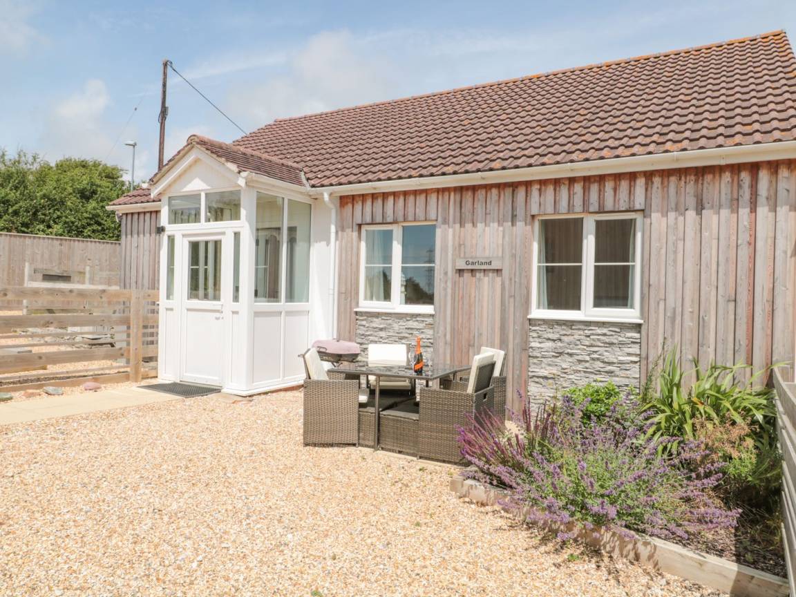 Cottage ∙ 2 Bedrooms ∙ 4 Guests - Weymouth