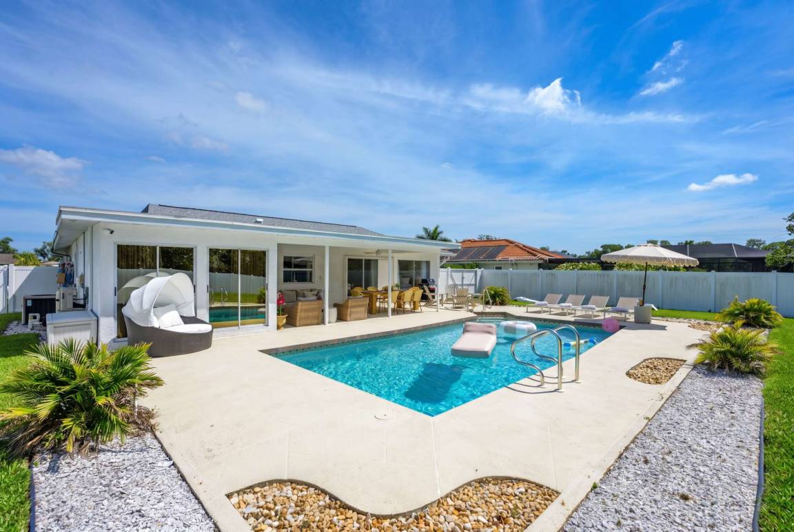 Apartment ∙ 4 Bedrooms ∙ 11 Guests - Bradenton, FL