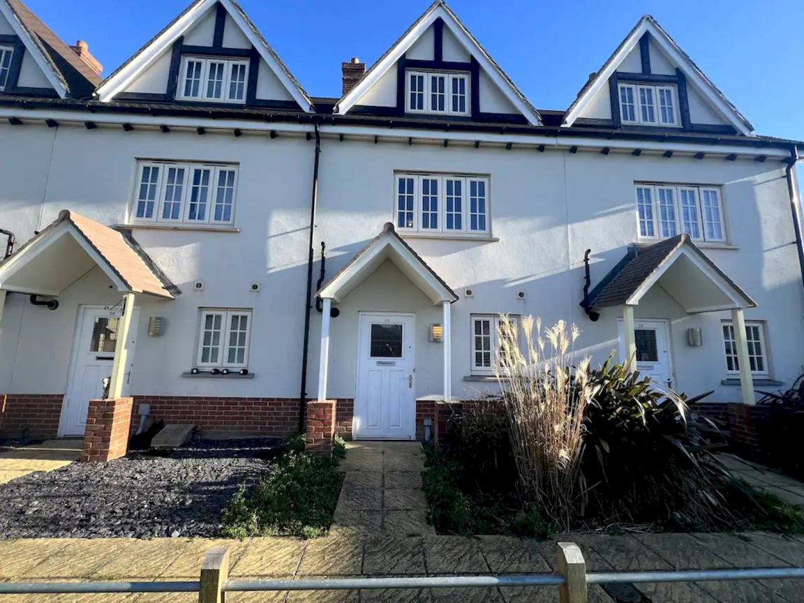 93 M² House ∙ 3 Bedrooms ∙ 6 Guests - Colchester