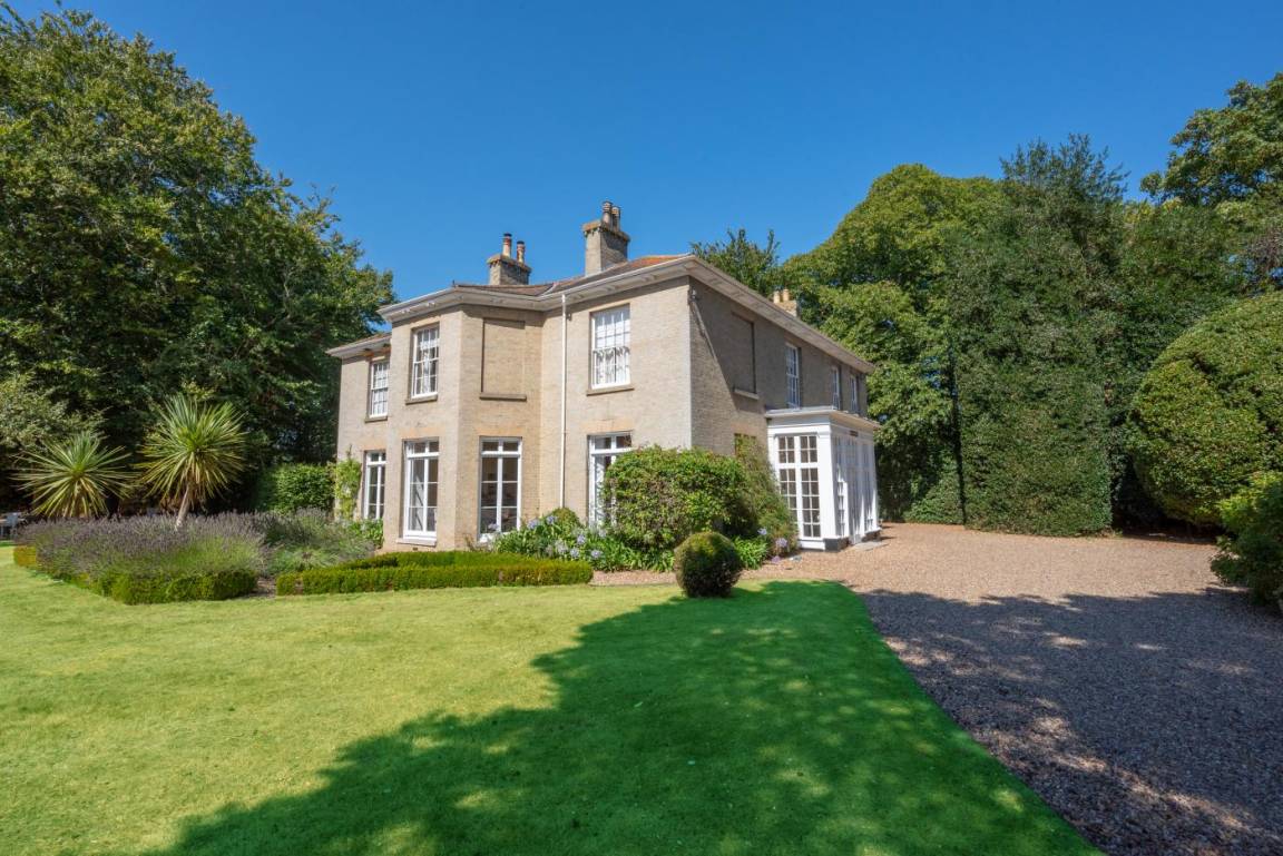 Cottage ∙ 5 Bedrooms ∙ 10 Guests - Beccles