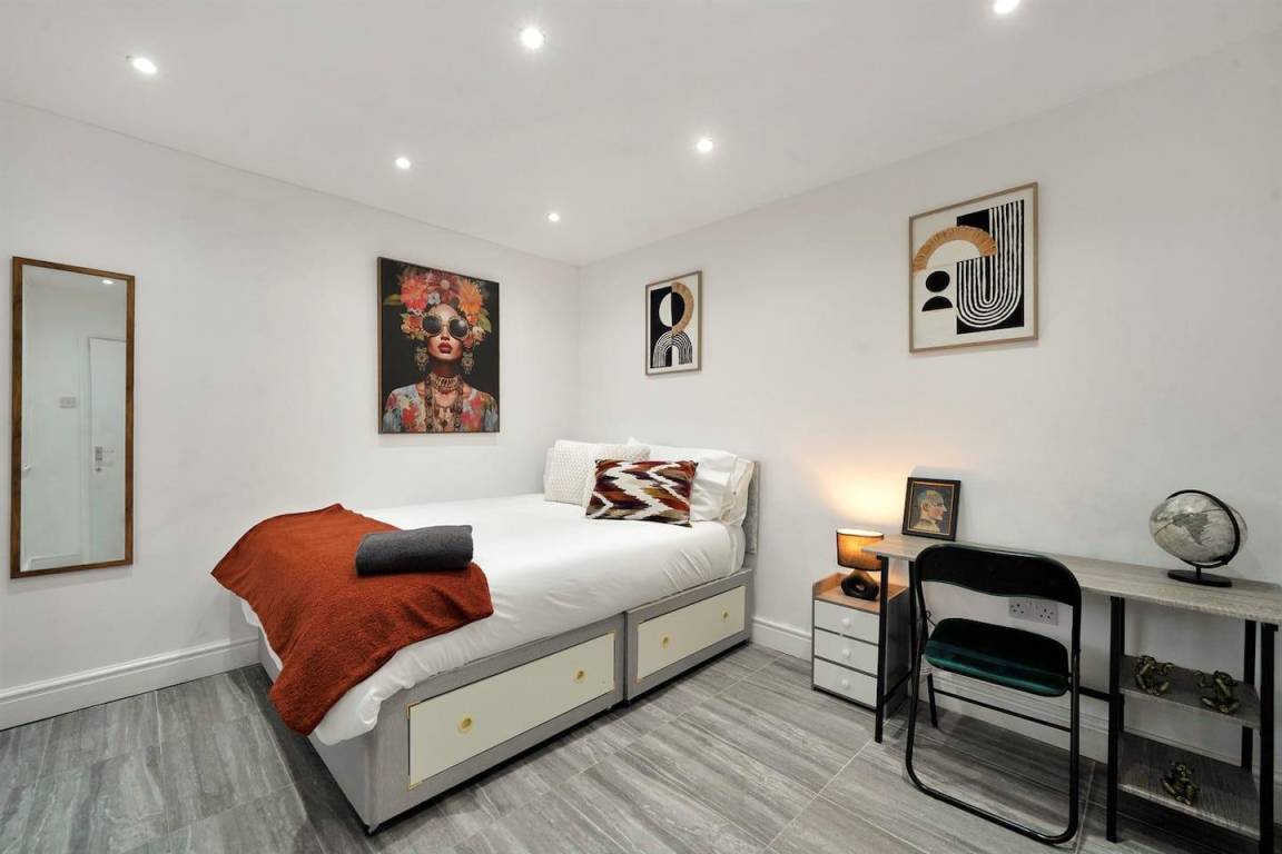 40 M² Apartment ∙ 4 Bedrooms ∙ 9 Guests - Ilford