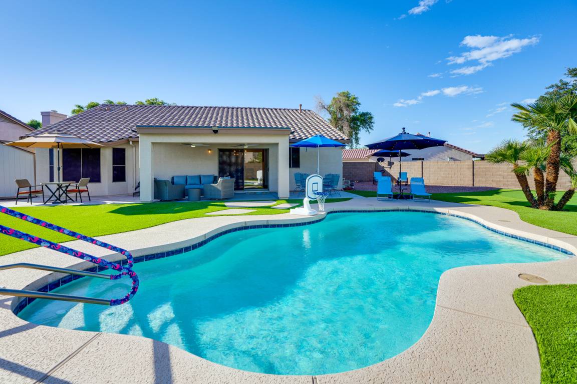 152 M² House ∙ 4 Bedrooms ∙ 12 Guests - Sun City, AZ