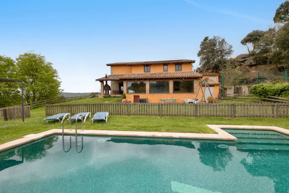 160 M² House ∙ 7 Bedrooms ∙ 15 Guests - Gironella