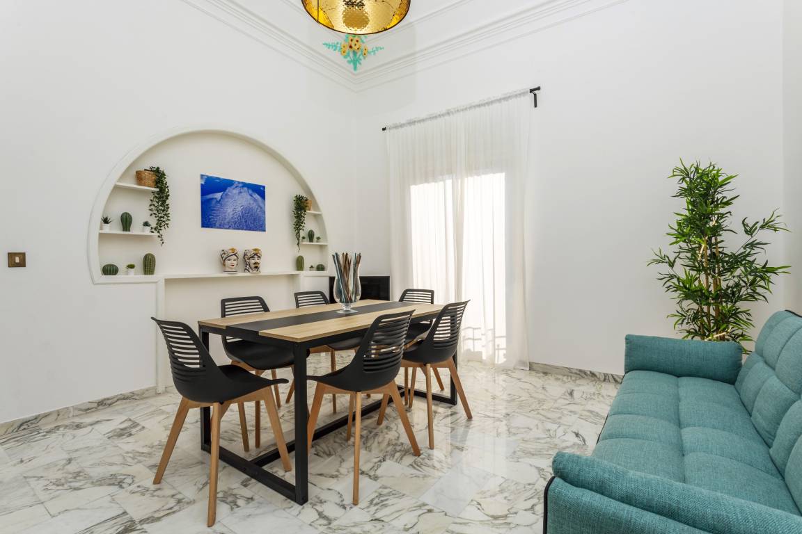 100 M² House ∙ 2 Bedrooms ∙ 6 Guests - Catania
