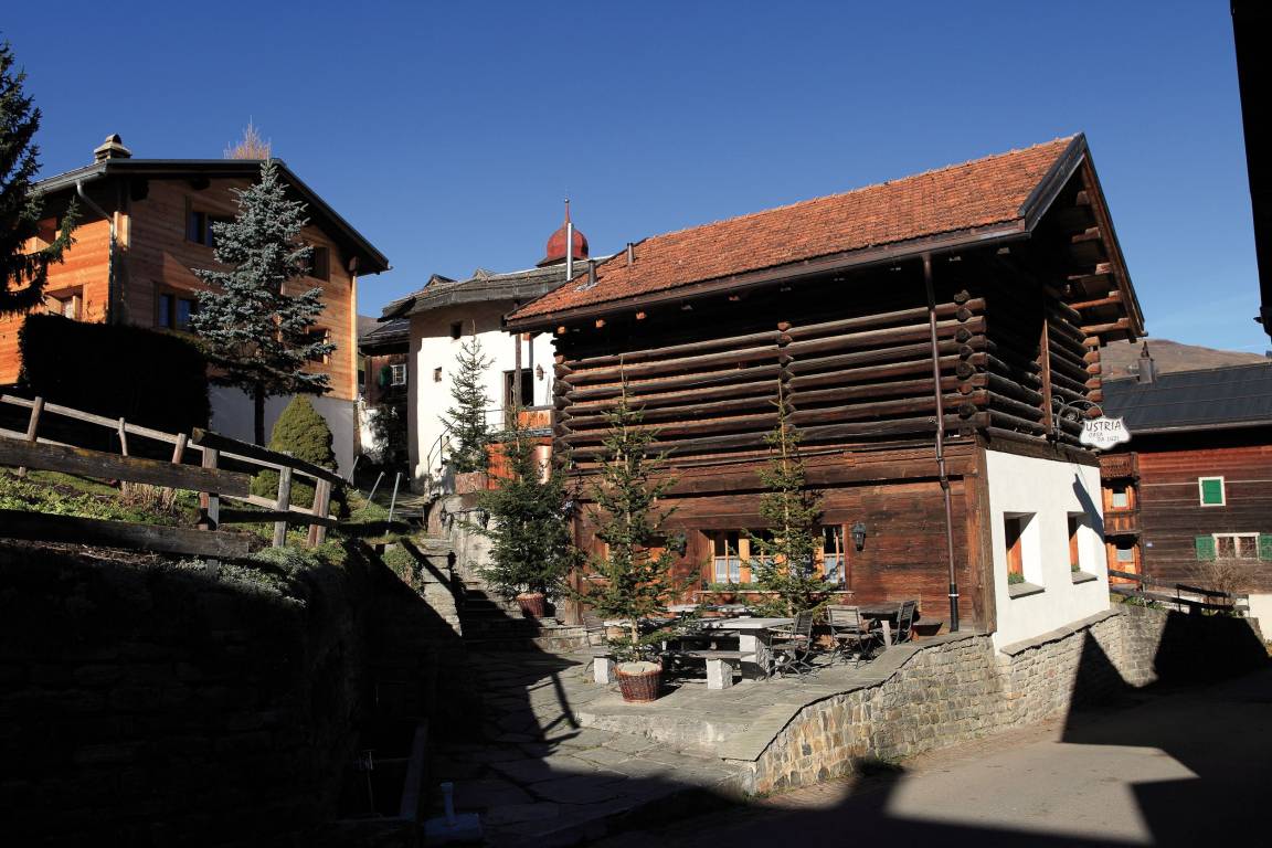 140 M² House ∙ 4 Bedrooms ∙ 8 Guests - Obersaxen
